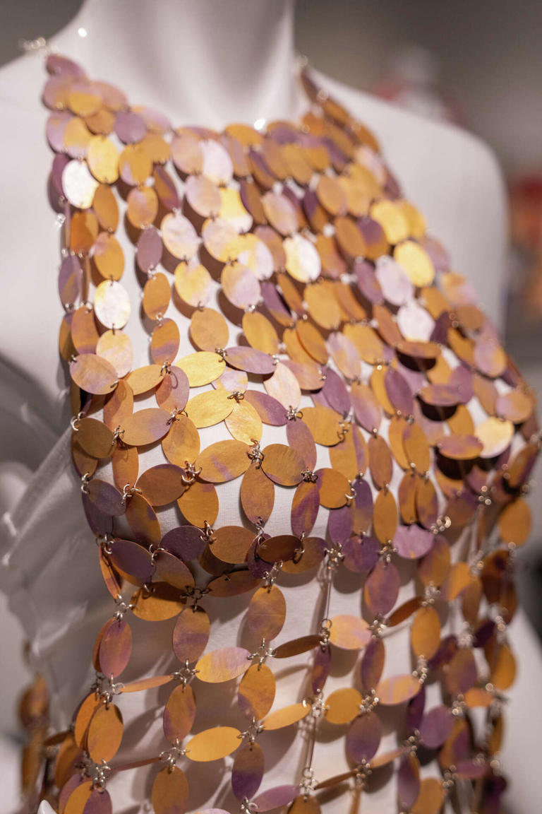 What if beauty didn't poison anyone? UT lab is rethinking fashion