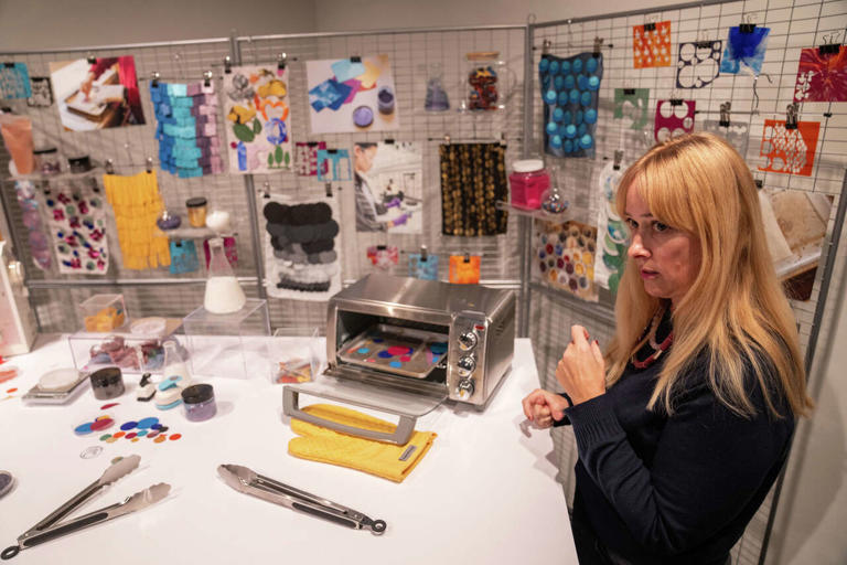 What if beauty didn't poison anyone? UT lab is rethinking fashion