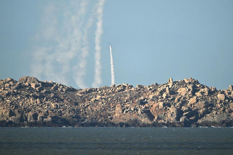 Chilling map sparks WW3 fears as China launch military drills cutting ...