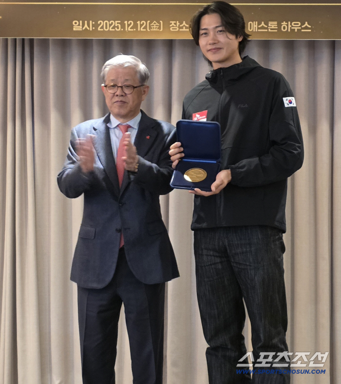 Overwhelming sabre emperor Oh Sang-wook wins global sports championship ...