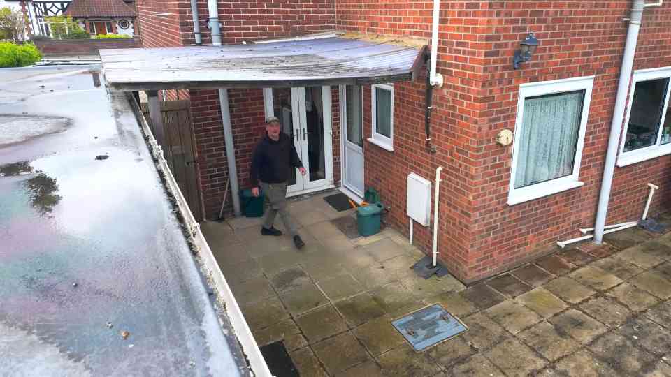 A rotten, dangerous pergola gets exposed