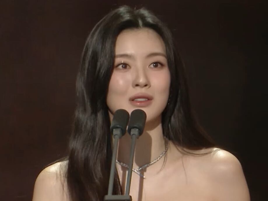 Lee Sun-bin's 'Of course' to marriage invite at awards