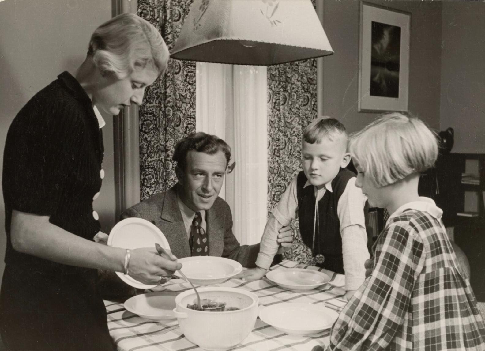 Household rules from the ’40s that sound unbelievable now