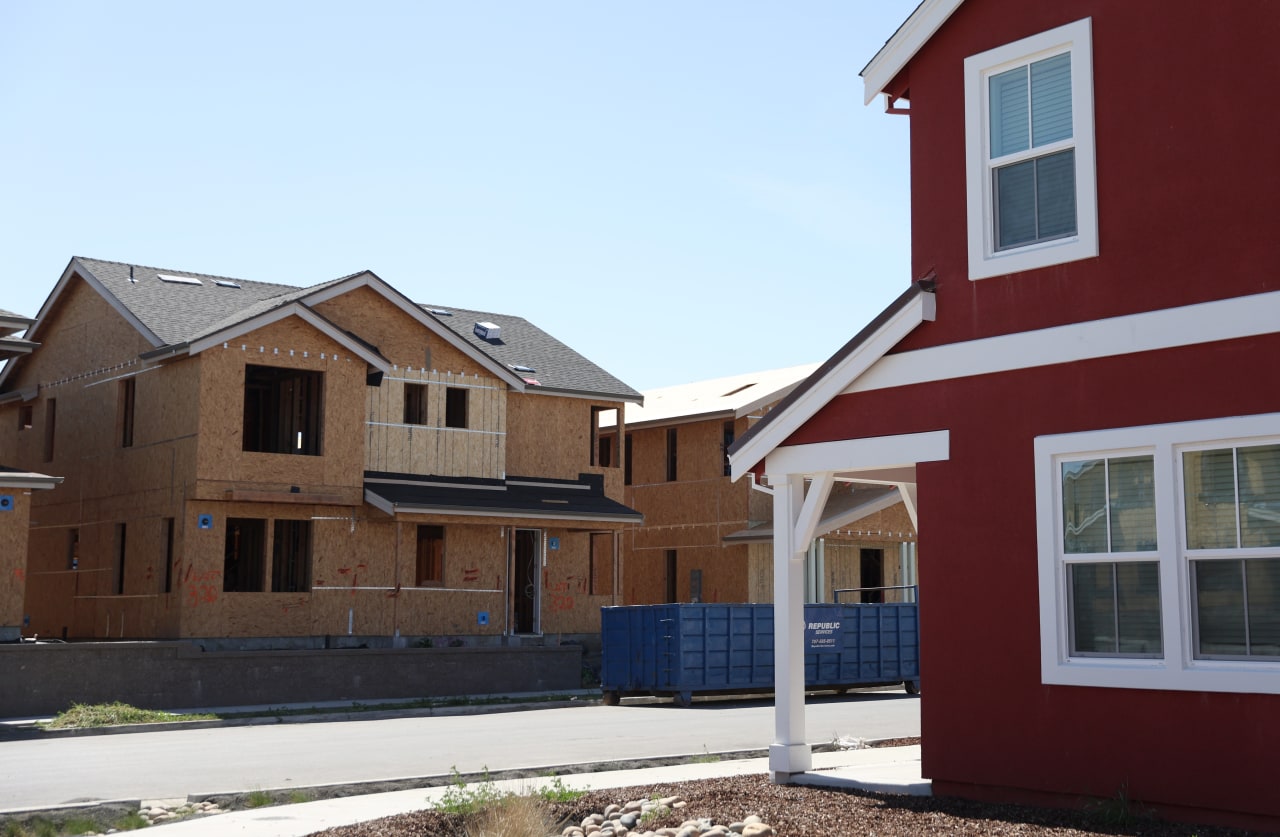 US home prices keep slow growth pace