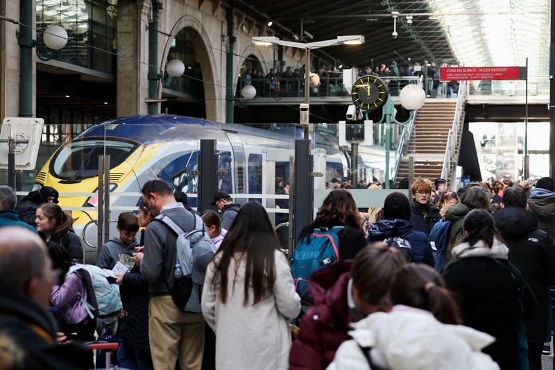 Power failure halts Channel Tunnel rail traffic, causing travel mayhem