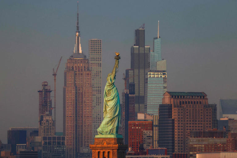 US national debt surpasses $39 trillion amid fiscal pressures