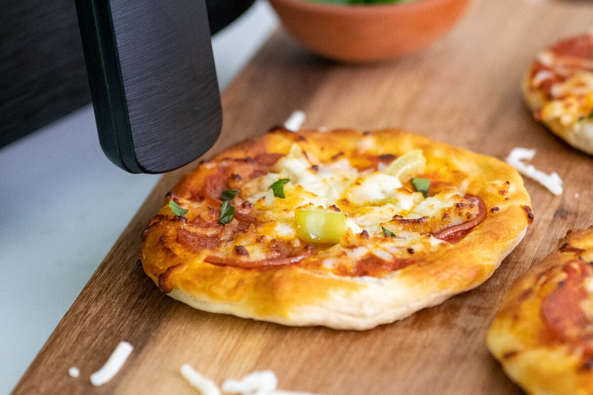 These air fryer mini pizzas start with biscuit dough (so easy it’s ...