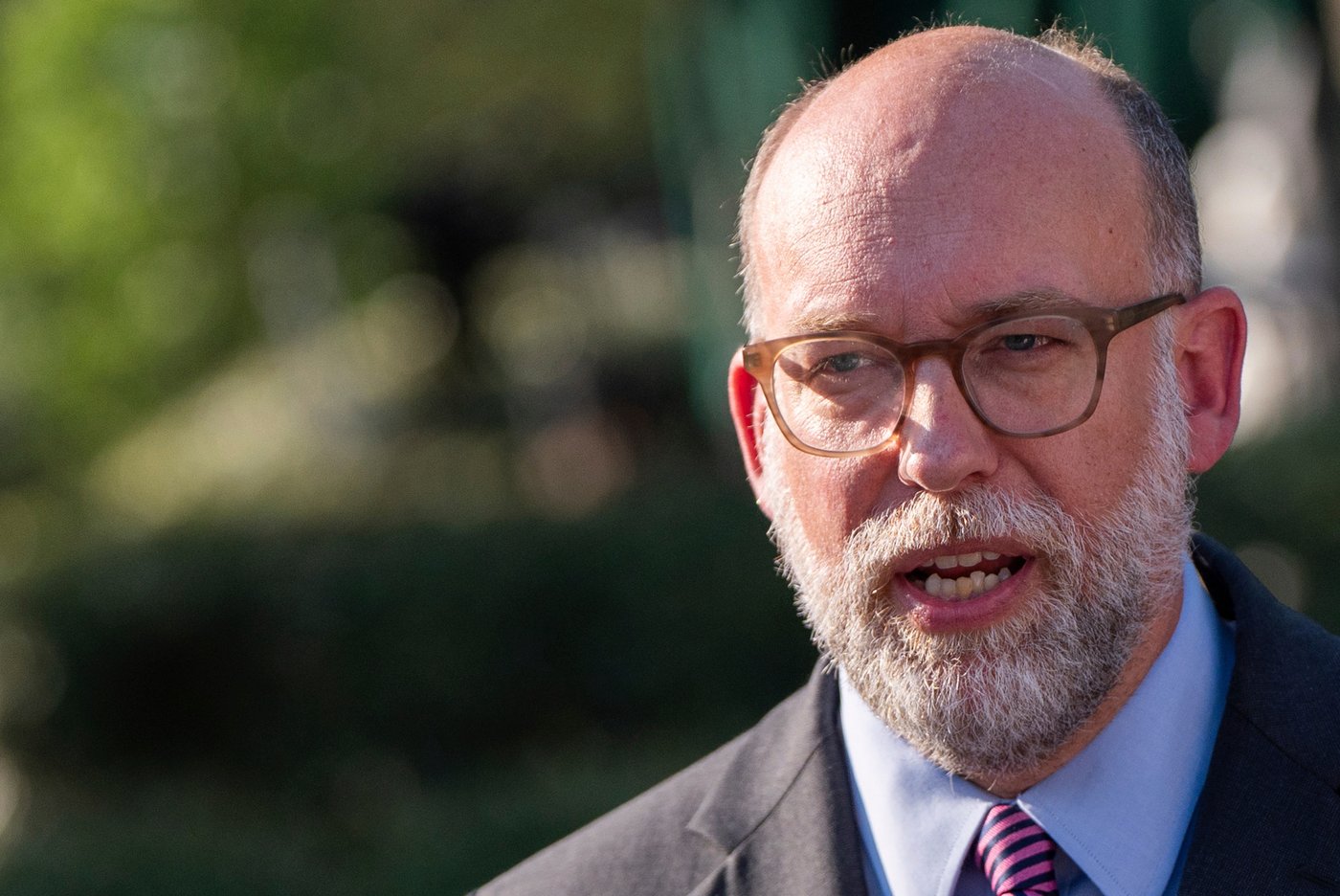 Federal employees file complaint against Trump administration's ban on ...