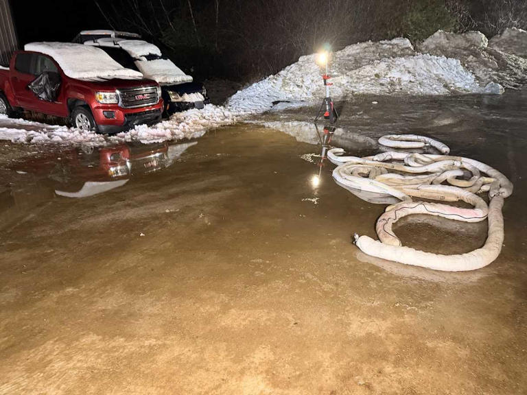 Falling snow blamed for significant oil leak in North Yarmouth