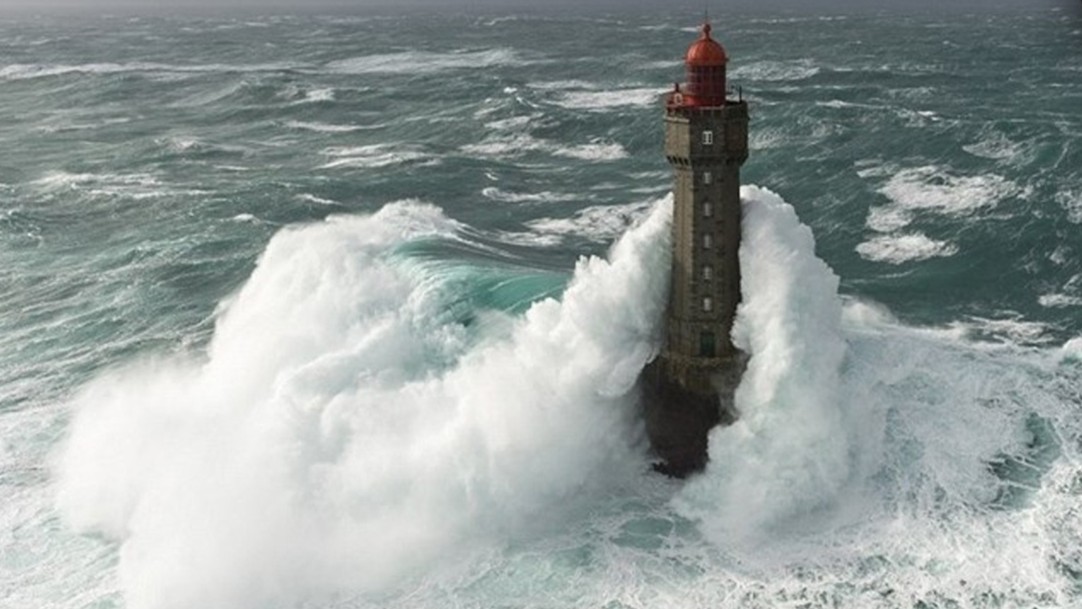 How lighthouses warned ships before it was too late