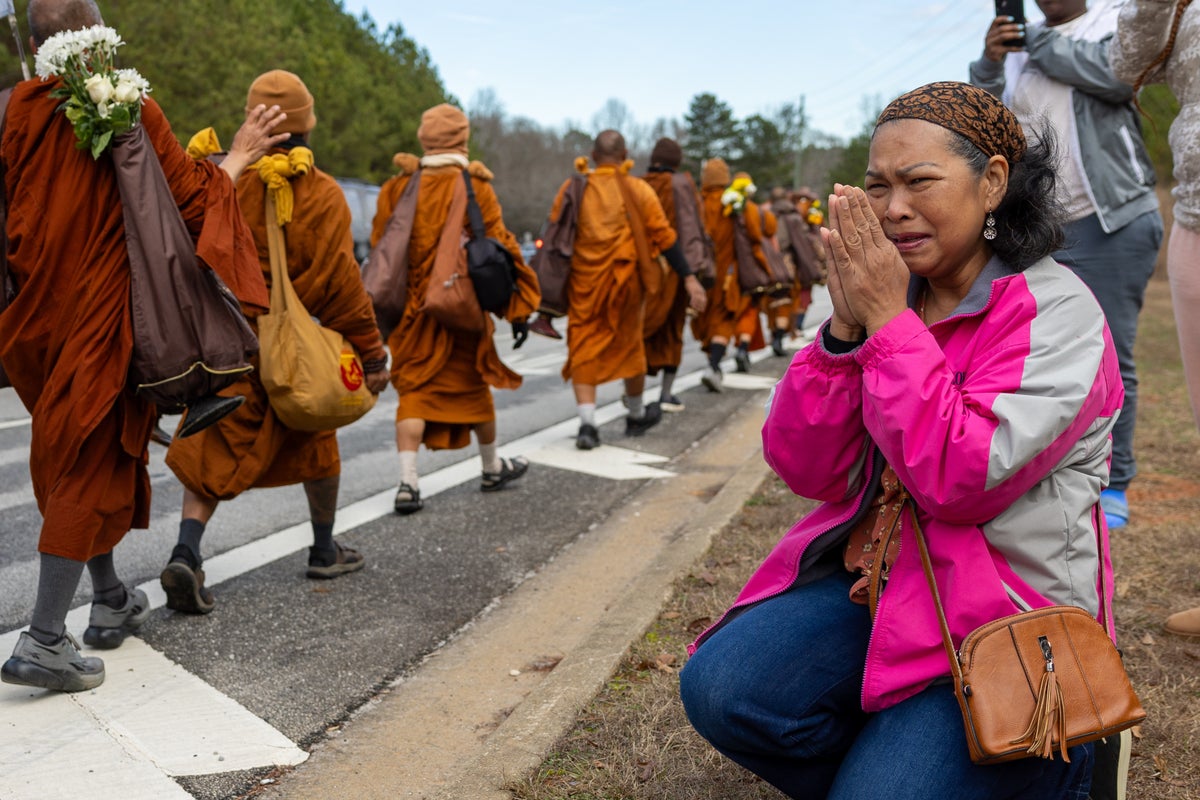 Buddhist monks persist in ‘peace walk’ across the US despite injuries