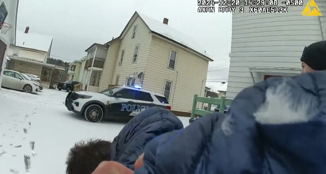 Former Barre police officer cleared of excessive force