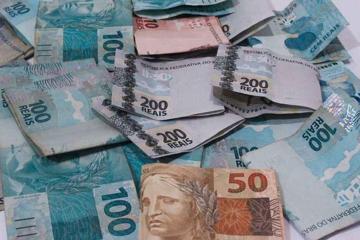 Mega da Virada: quanto rende R$ 1 bilhão? Você pode comprar 80 mil ...