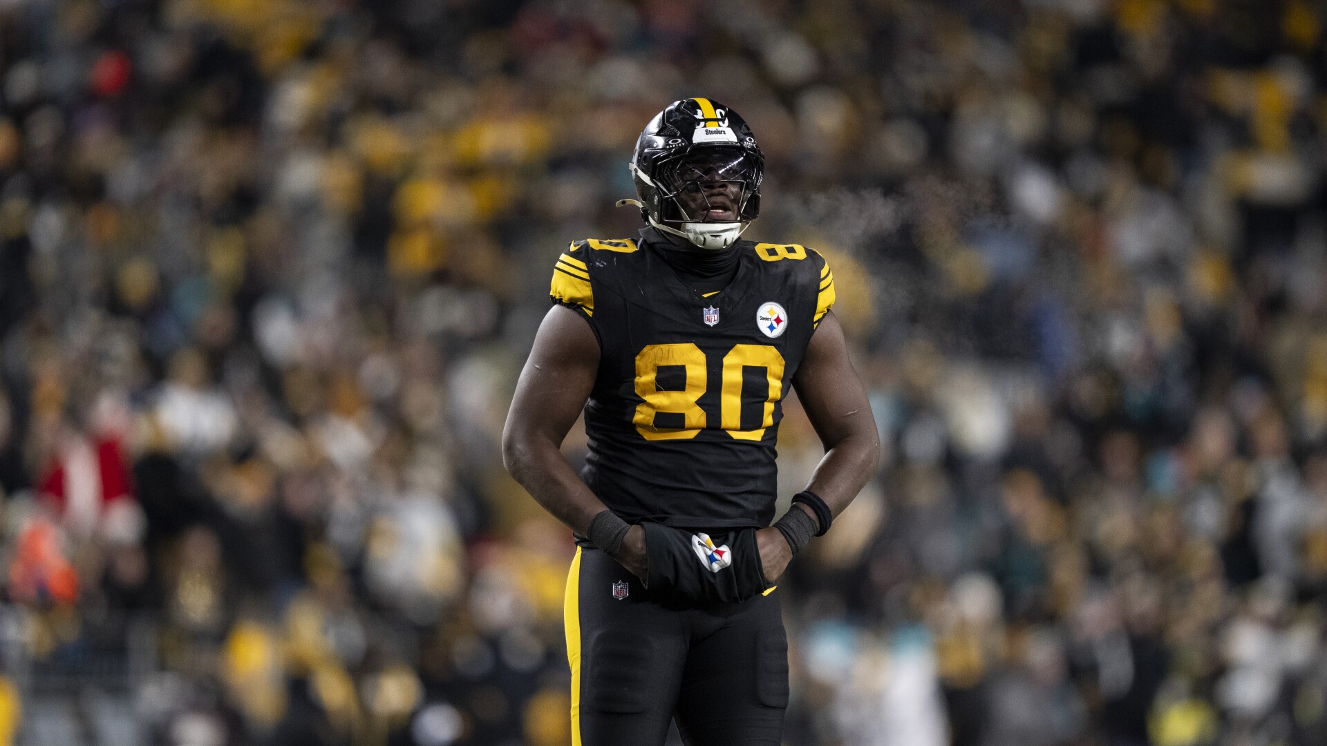 Darnell Washington underwent surgery to repair broken arm on Tuesday