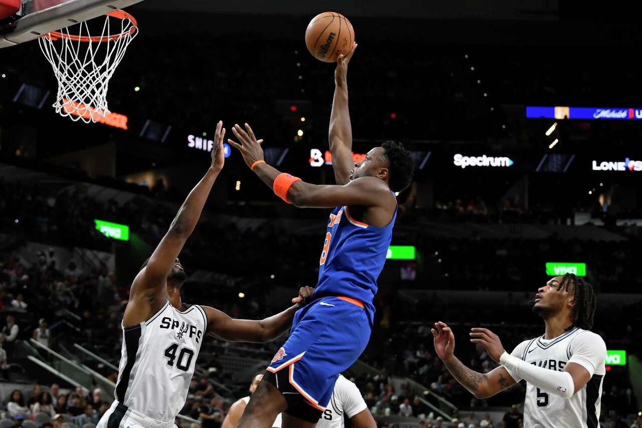 Spurs vs. Knicks: How to watch the game, who's starting, who's out