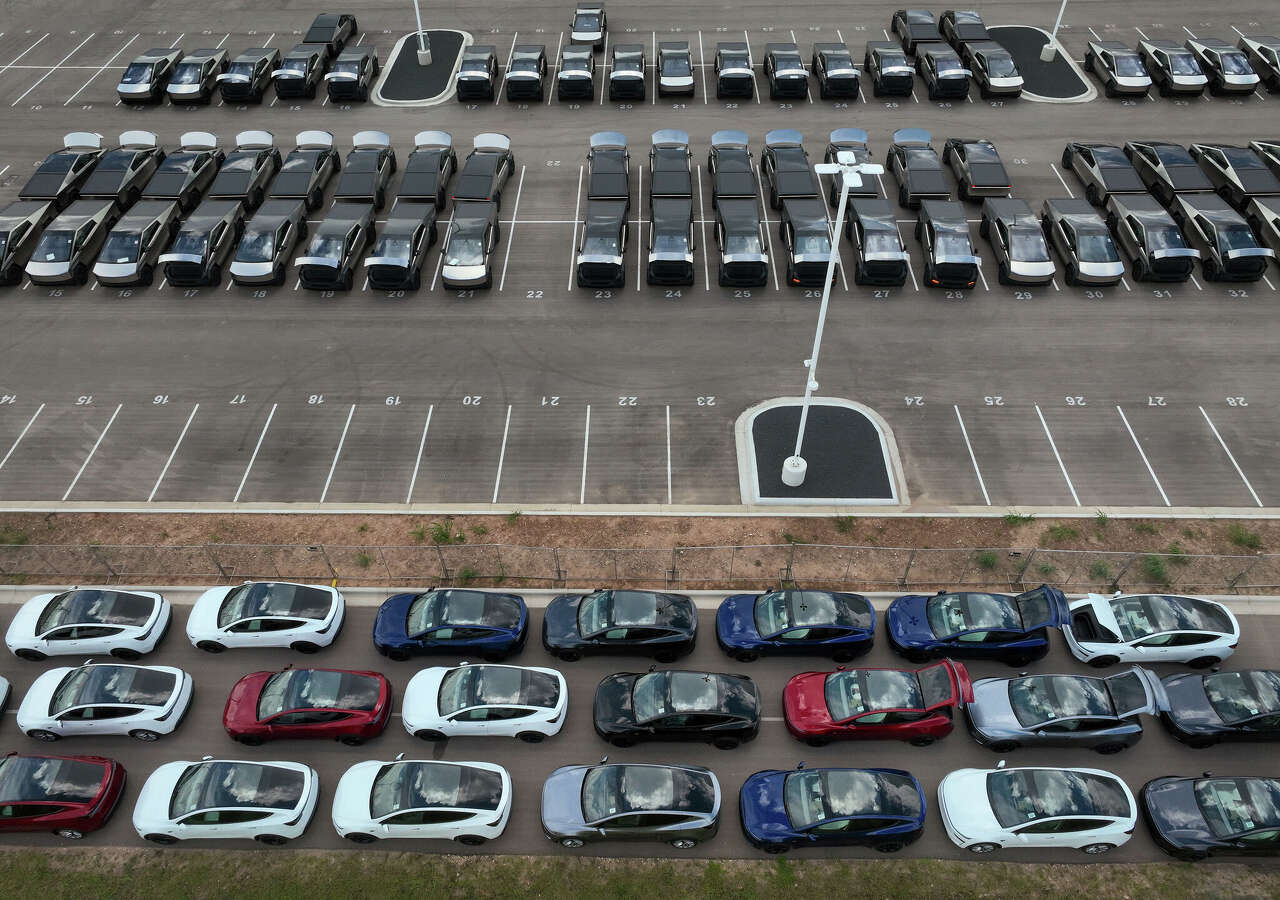 Tesla previews Q4 deliveries, forecasts 15% sales drop