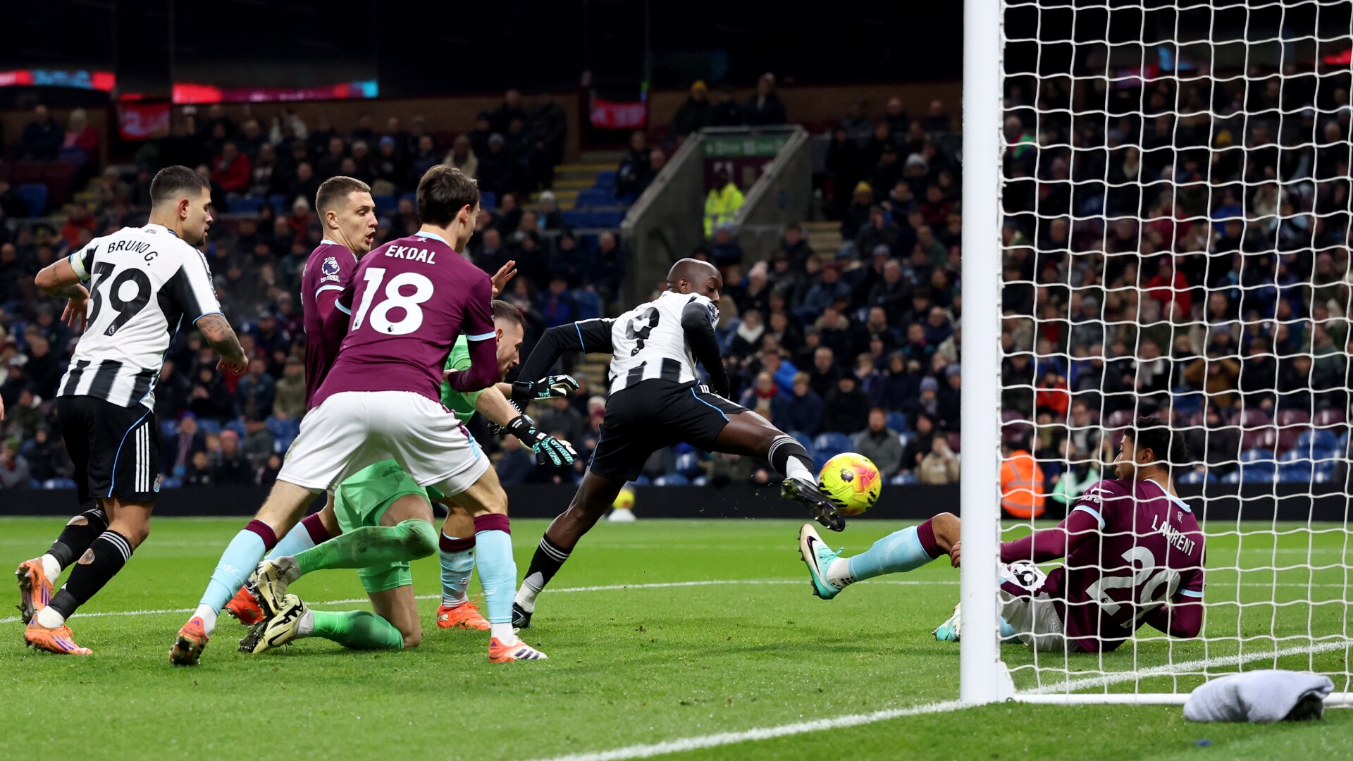 Burnley 1-3 Newcastle: Magpies snare rare away win