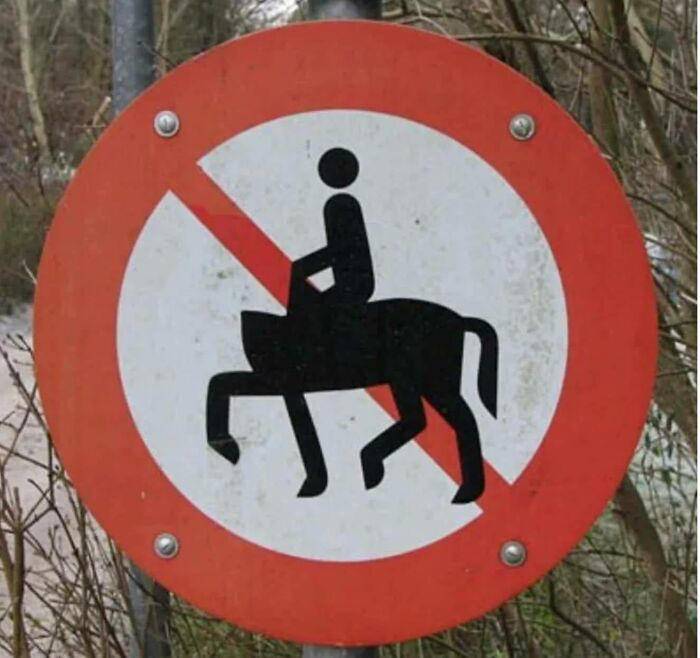 50 hilarious and dumb signs that surprised people with their weirdness