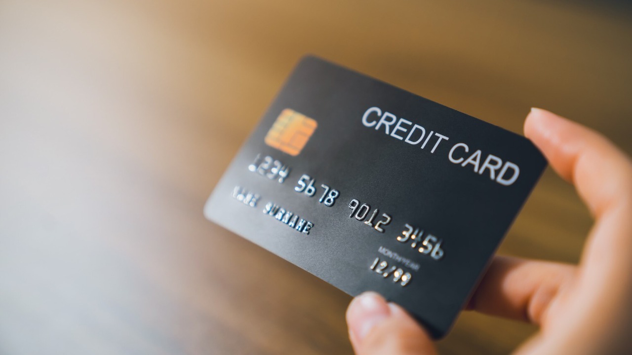 Credit card debt jumps $27B in 3 months as delinquencies rise