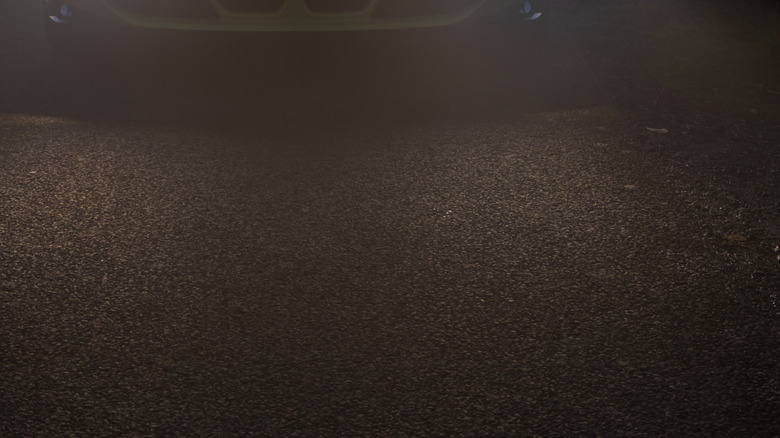 Is it legal for a car to have two different color headlights?