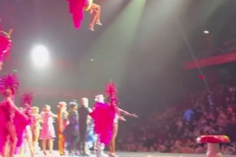 Families walk out of 'waste of money' Leeds First Direct Bank Arena ...