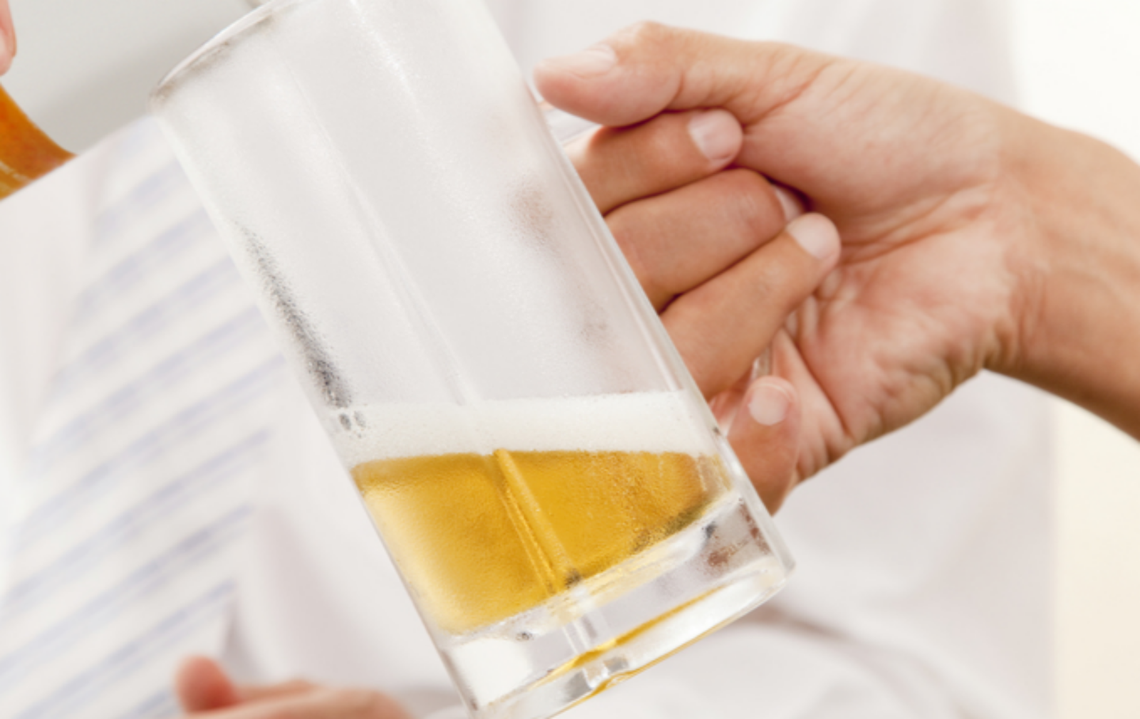 맥주로 주방 기름때 닦고 막거리는 화분 거름…남은 술 200% 활용 팁 [알쓸톡]