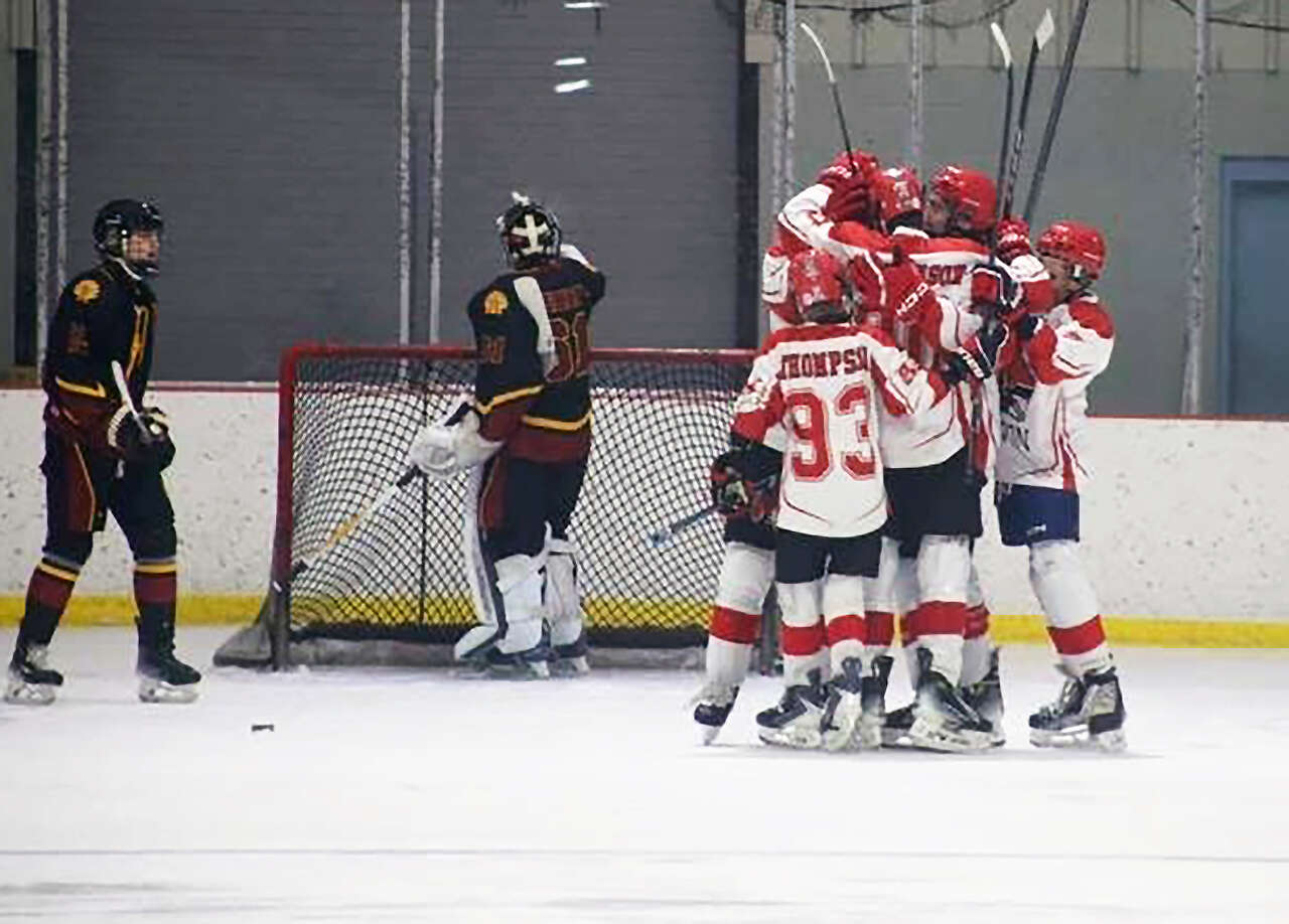 Monday hockey: Alton skates past EA-WR 6-2; O'Fallon tops Bethalto