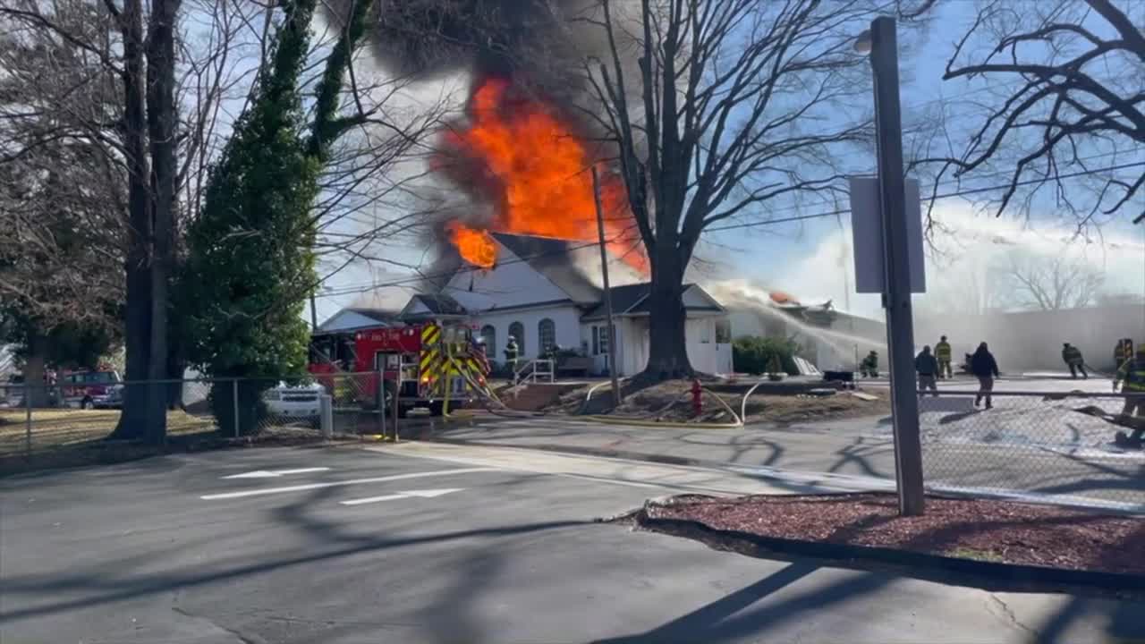 Watch: Flames tear through Hillsman-Hix Funeral Home in Amelia