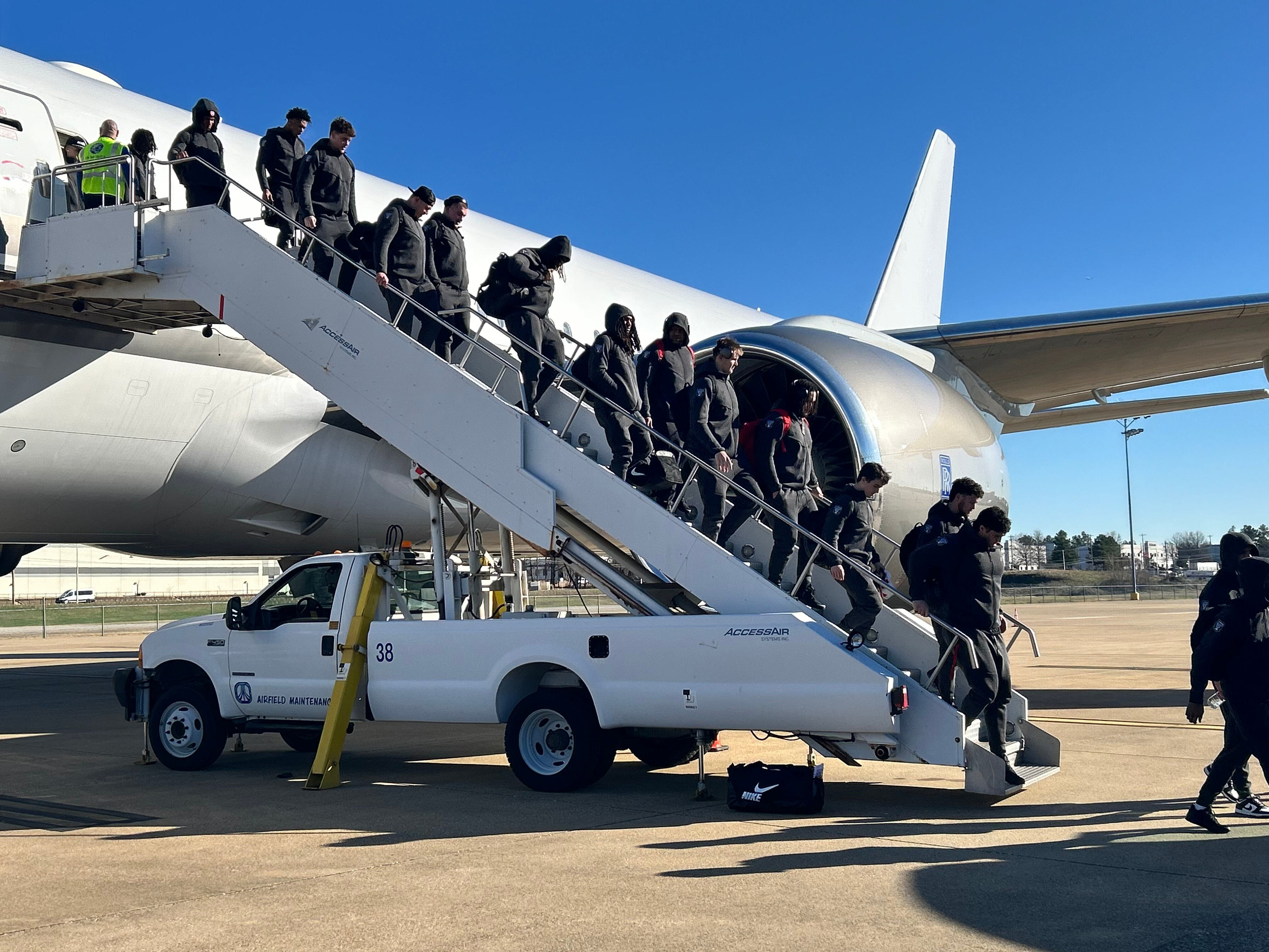 Cincinnati Bearcats arrive in Memphis for AutoZone Liberty Bowl