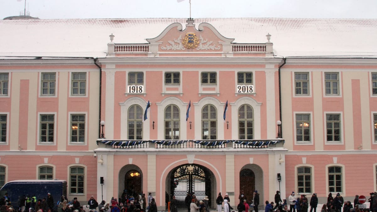 Parlament in Estland mit "Z"-Symbol beschmiert