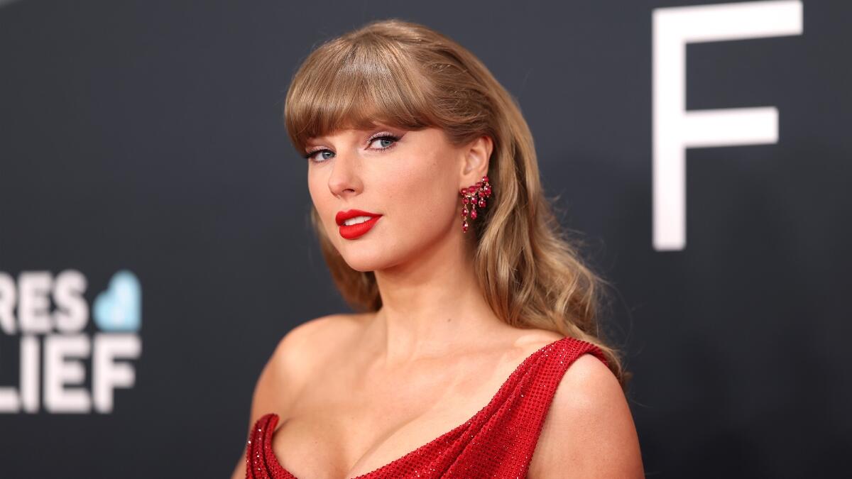 Taylor Swift surprises stadium worker with generous tip for Christmas