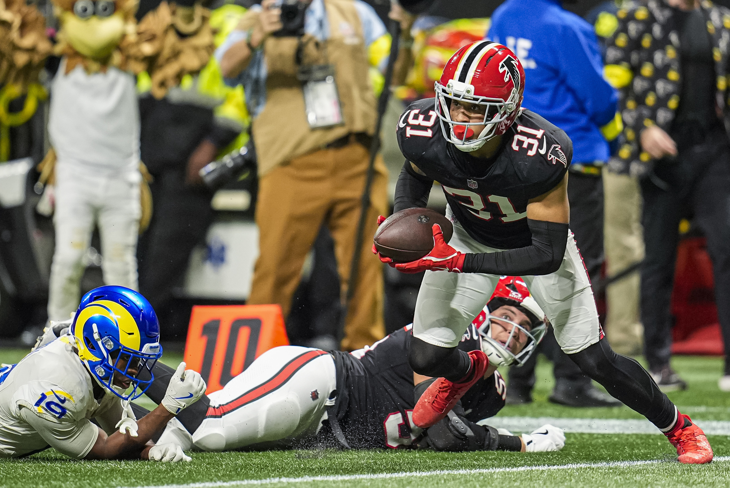 Falcons' Xavier Watts tying Deion Sanders' record proves he's one of ...