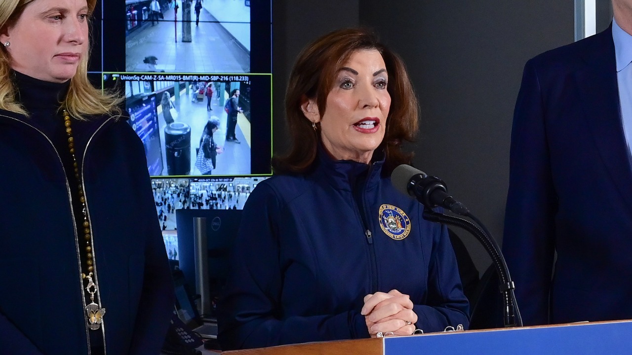NY Gov. Hochul signs bill for 'addictive' social media warnings