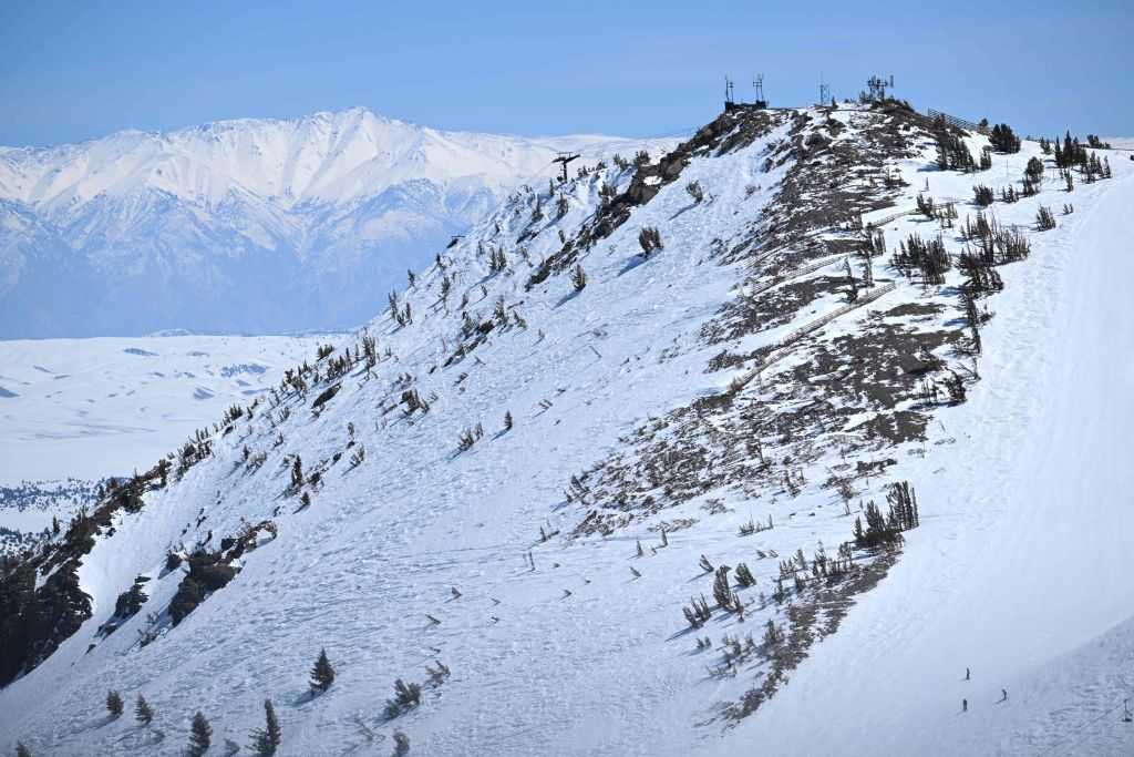 Mammoth ski patroller dies, becoming the resort's second patroller ...
