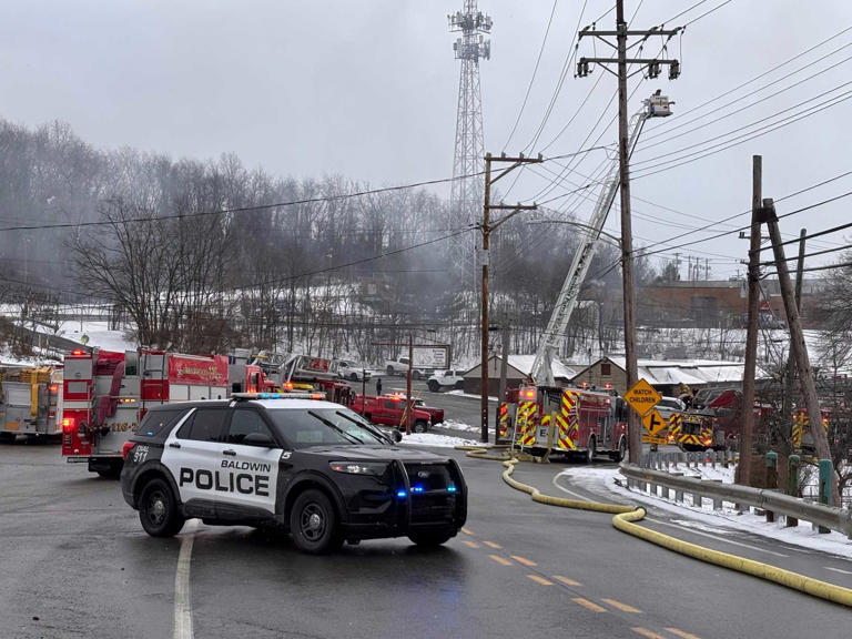 Fire breaks out at auto body shop in Baldwin