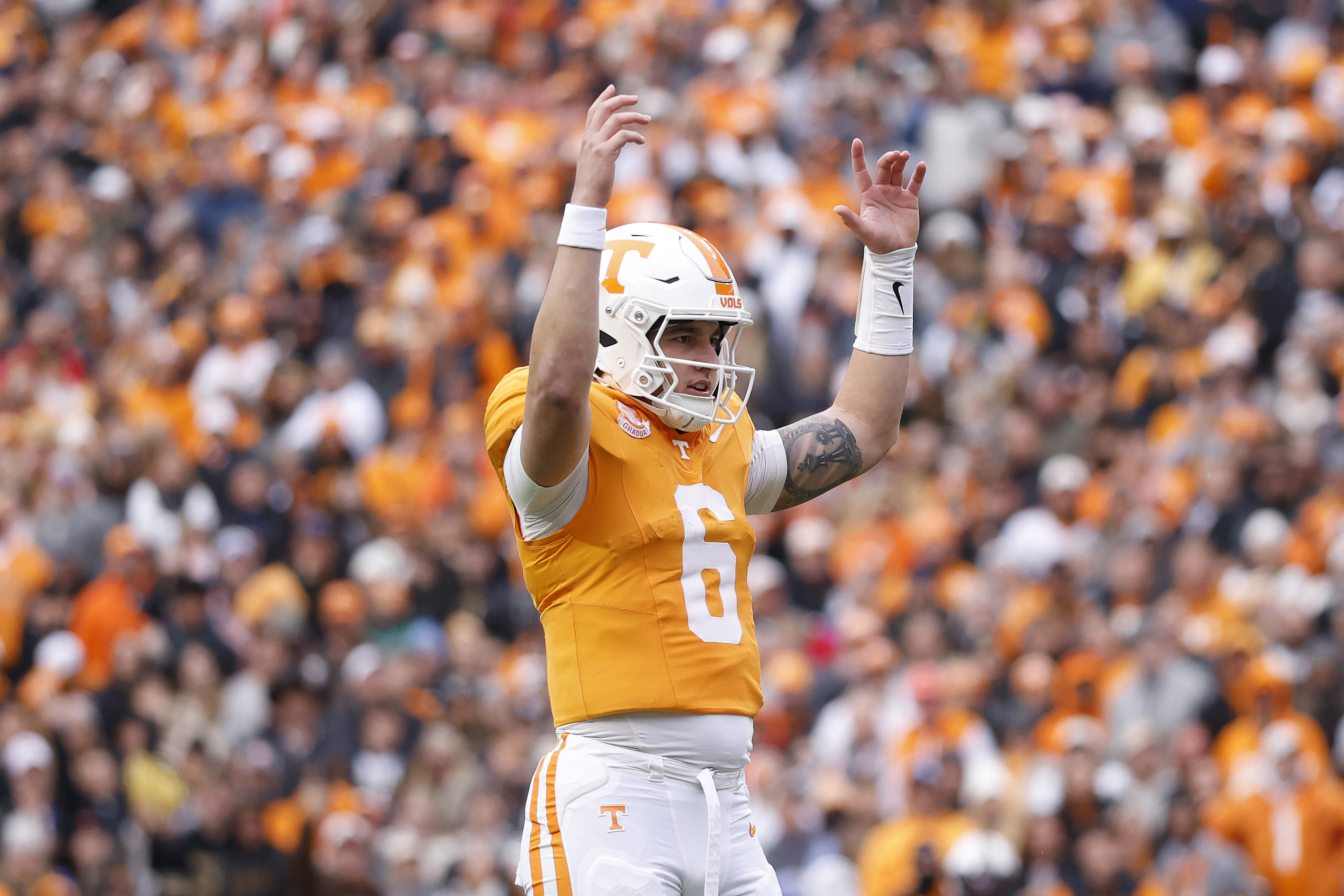 How to watch Tennessee vs Illinois: Live stream Music City Bowl, TV channel