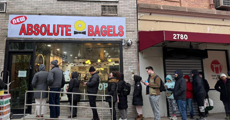 Absolute Bagels is back — and Jewish New Yorkers are lining up in droves