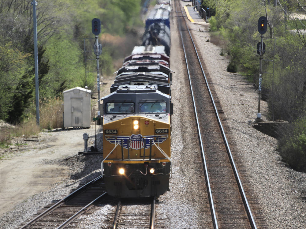 Competing railroads say UP-NS merger application omits key information
