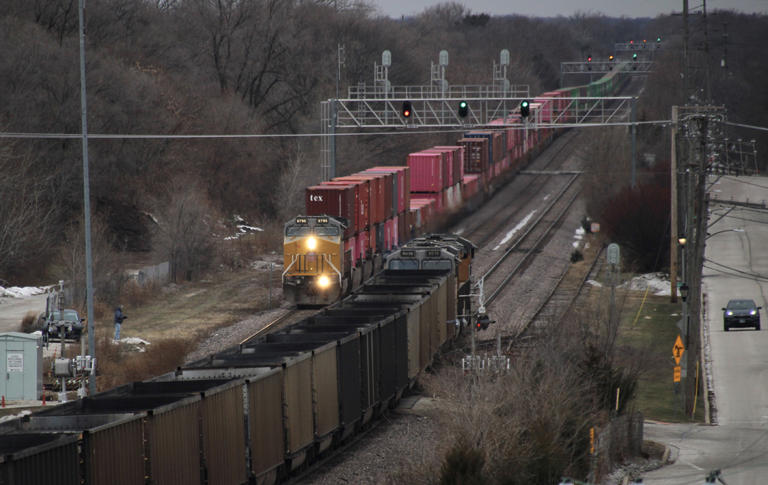 Competing railroads say UP-NS merger application omits key information