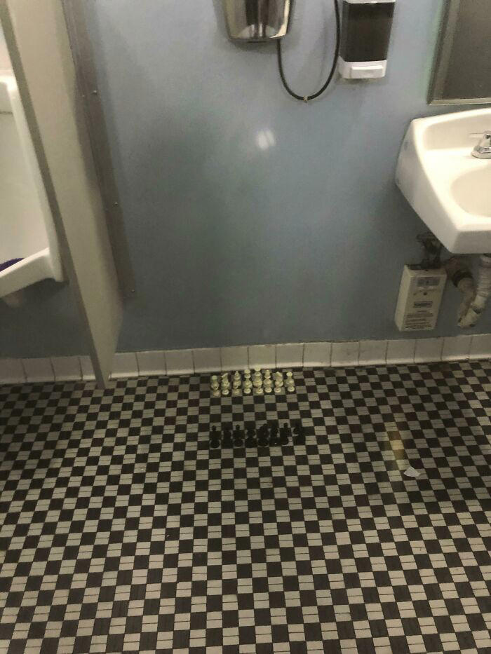 46 funny photos without context that get weirder the longer you look at ...