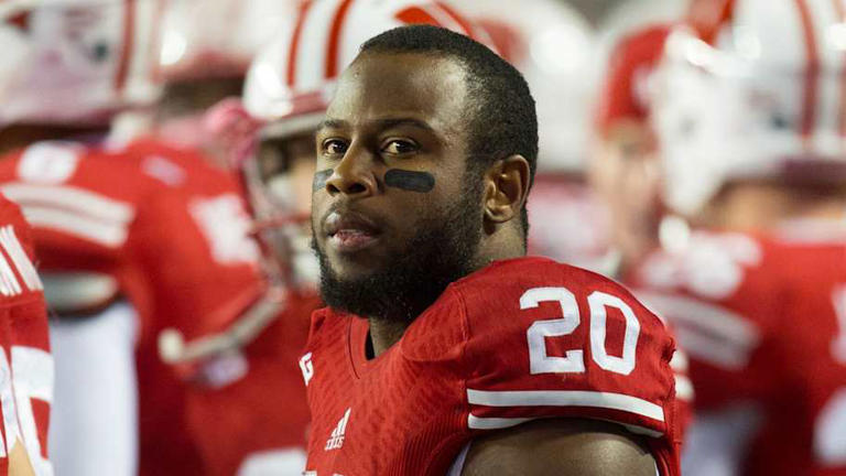Wisconsin fans want to see former player return to Badgers as new RB coach