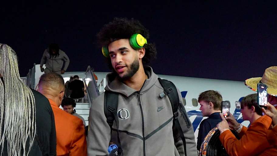 Texas Tech's David Bailey gives Oregon quarterback Dante Moore shocking ...