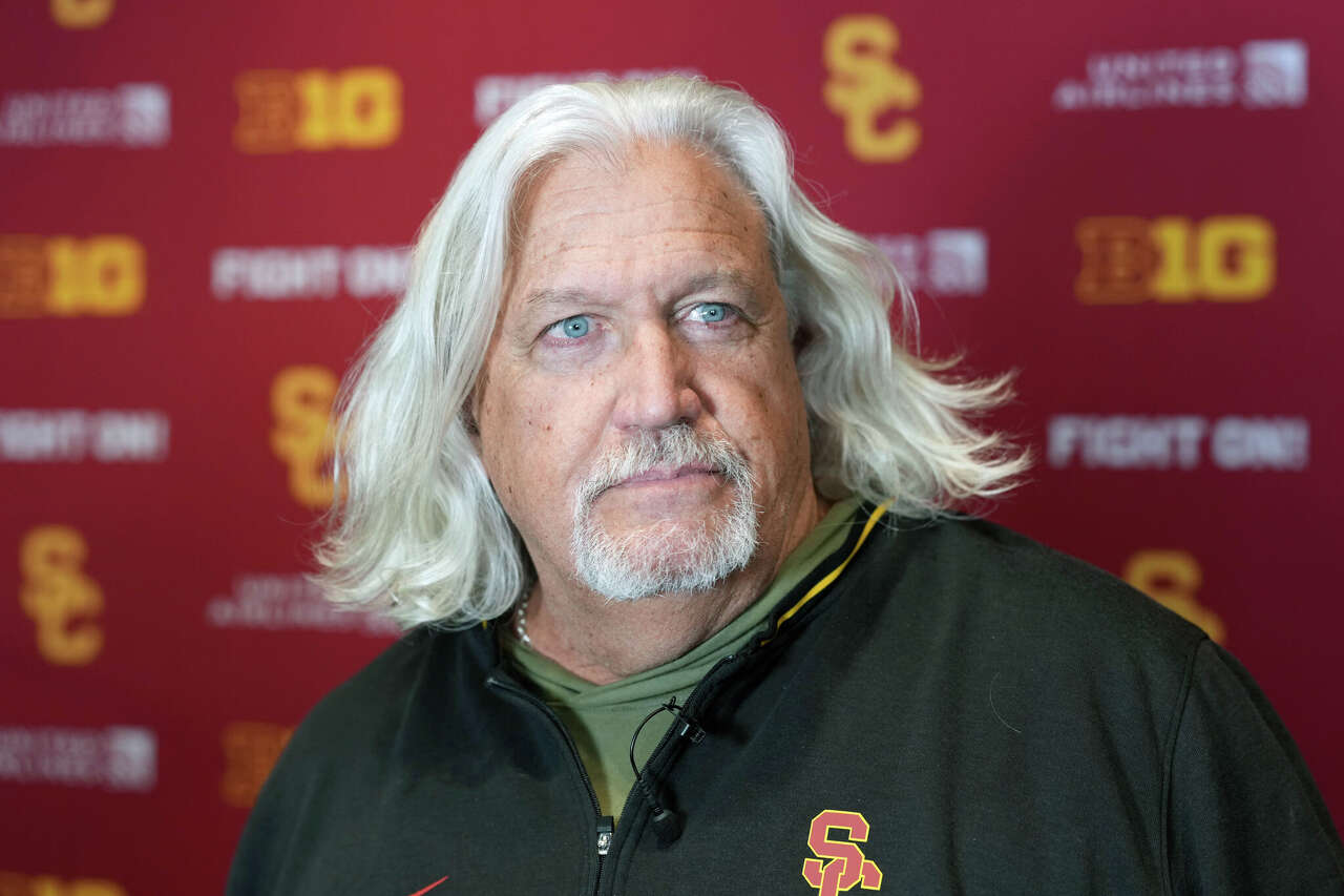 USC coach tears up about Whataburger and his 3,050 calorie go-to meal