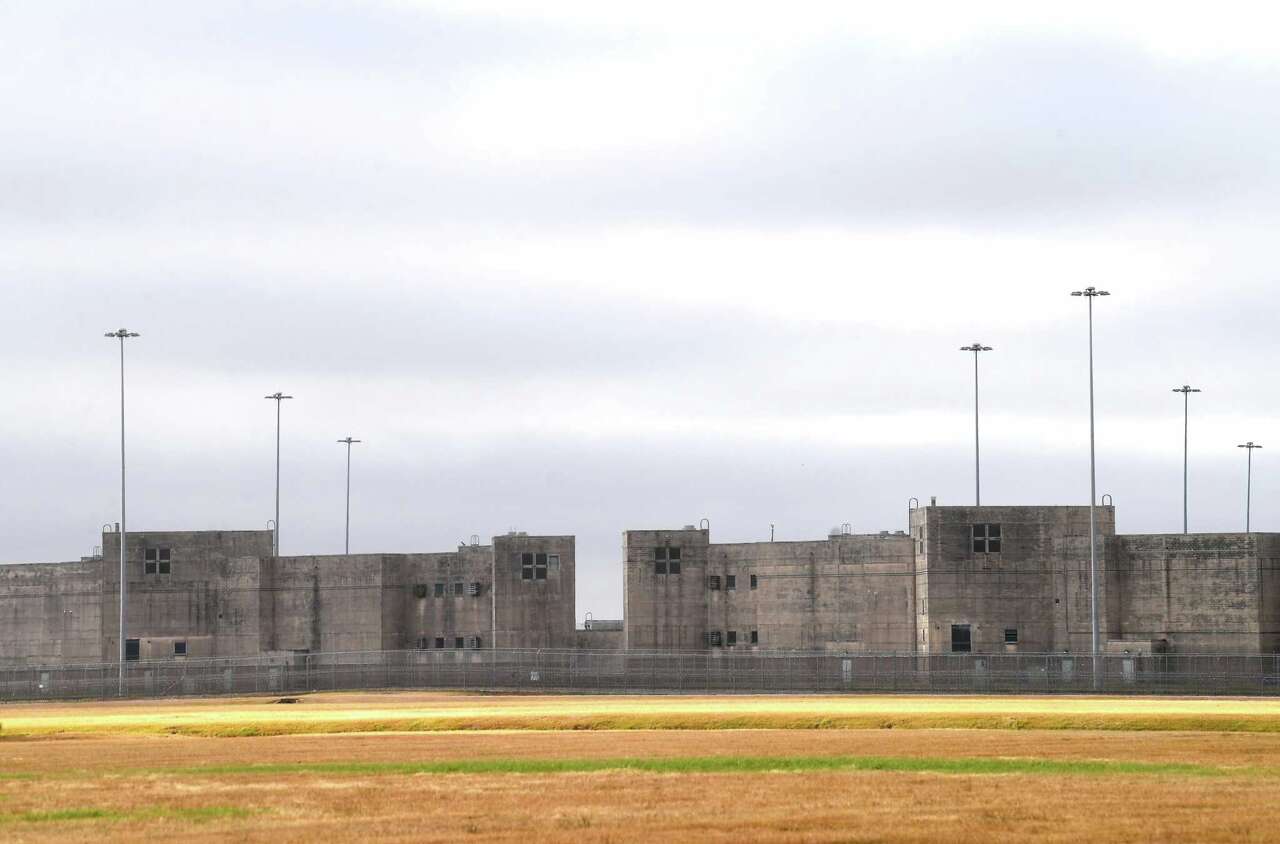 Inmate's death at Beaumont federal prison under investigation