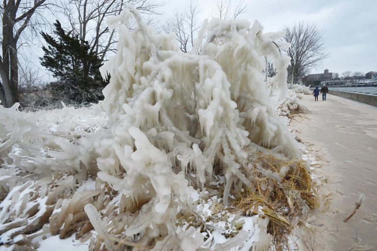 Midwest hit with more extreme cold after winter storm