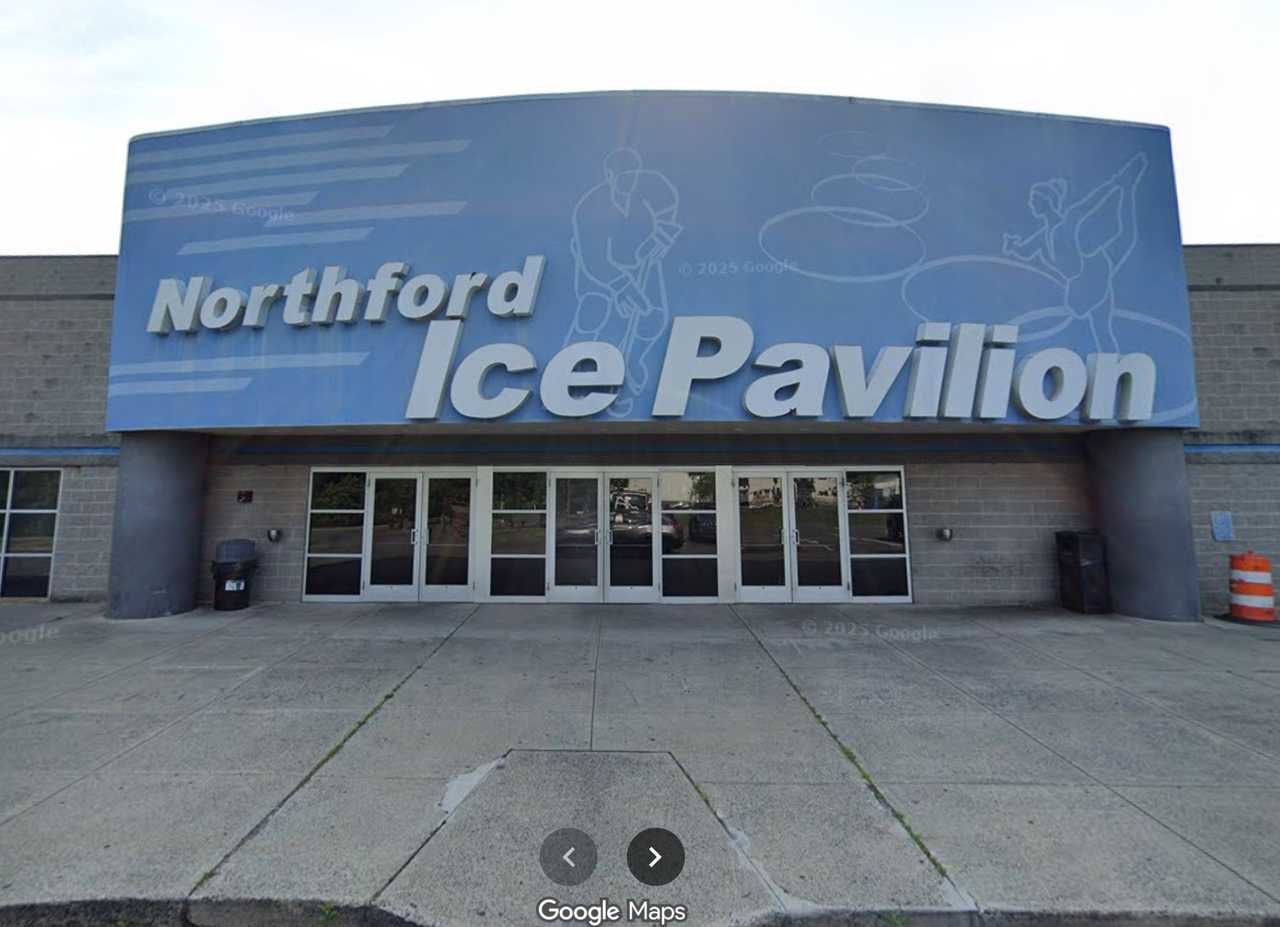 CT youth hockey game erupts into fight over playing time; coach, dad ...