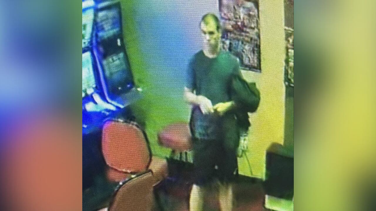 Man turned off power to building before stealing package, deputies say