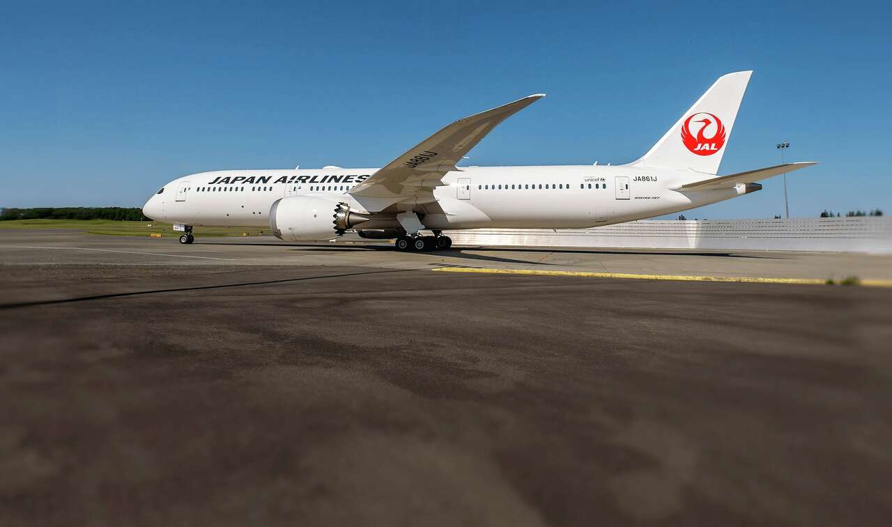 Japan Airlines flight from SFO hit by severe turbulence, injuring crew ...