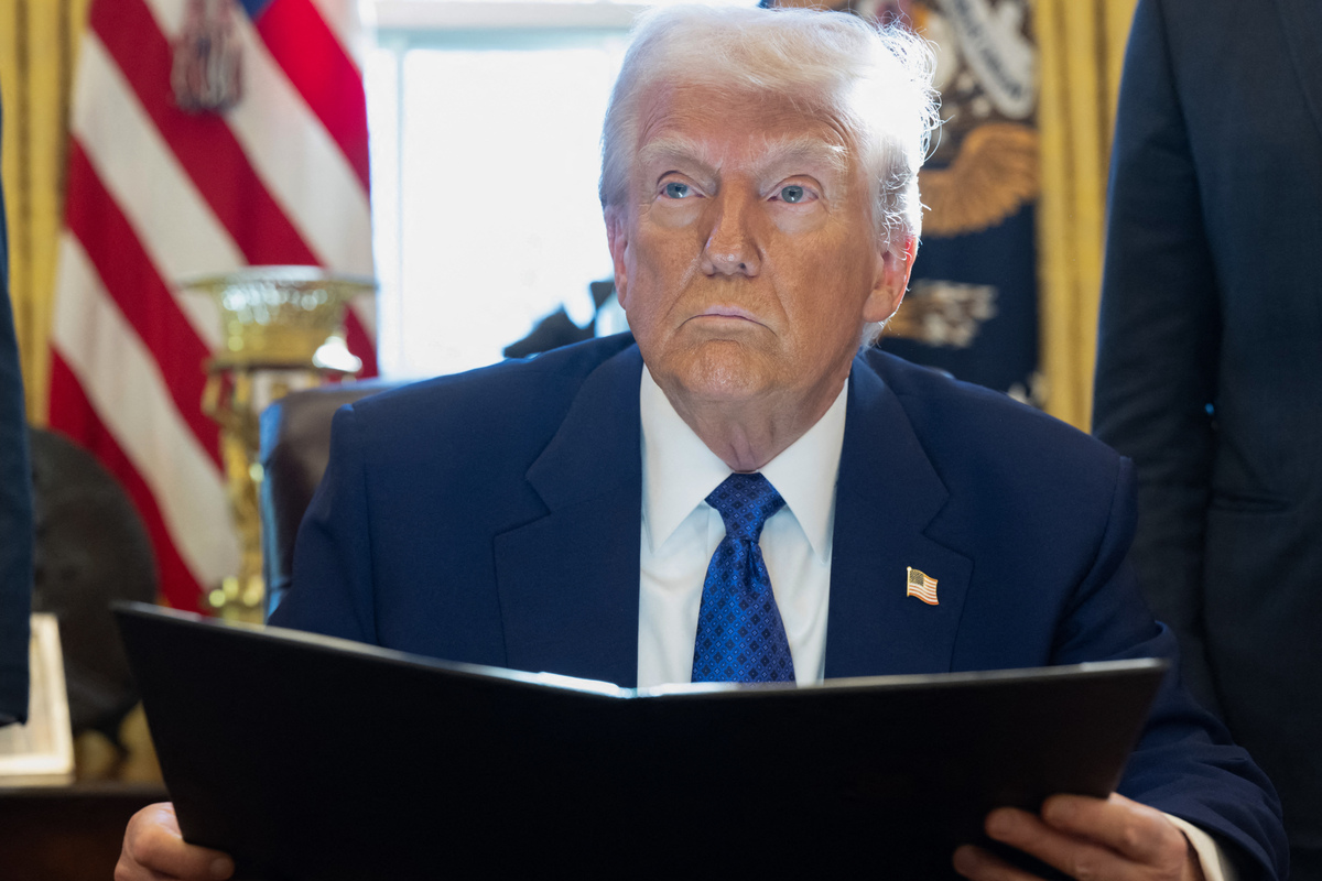 Trump executive order targeting refugees blocked by federal judge