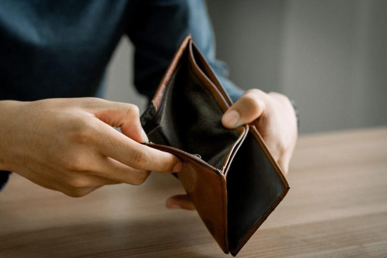 'It feels so messed up'—a recent grad says his parents treat him like ...